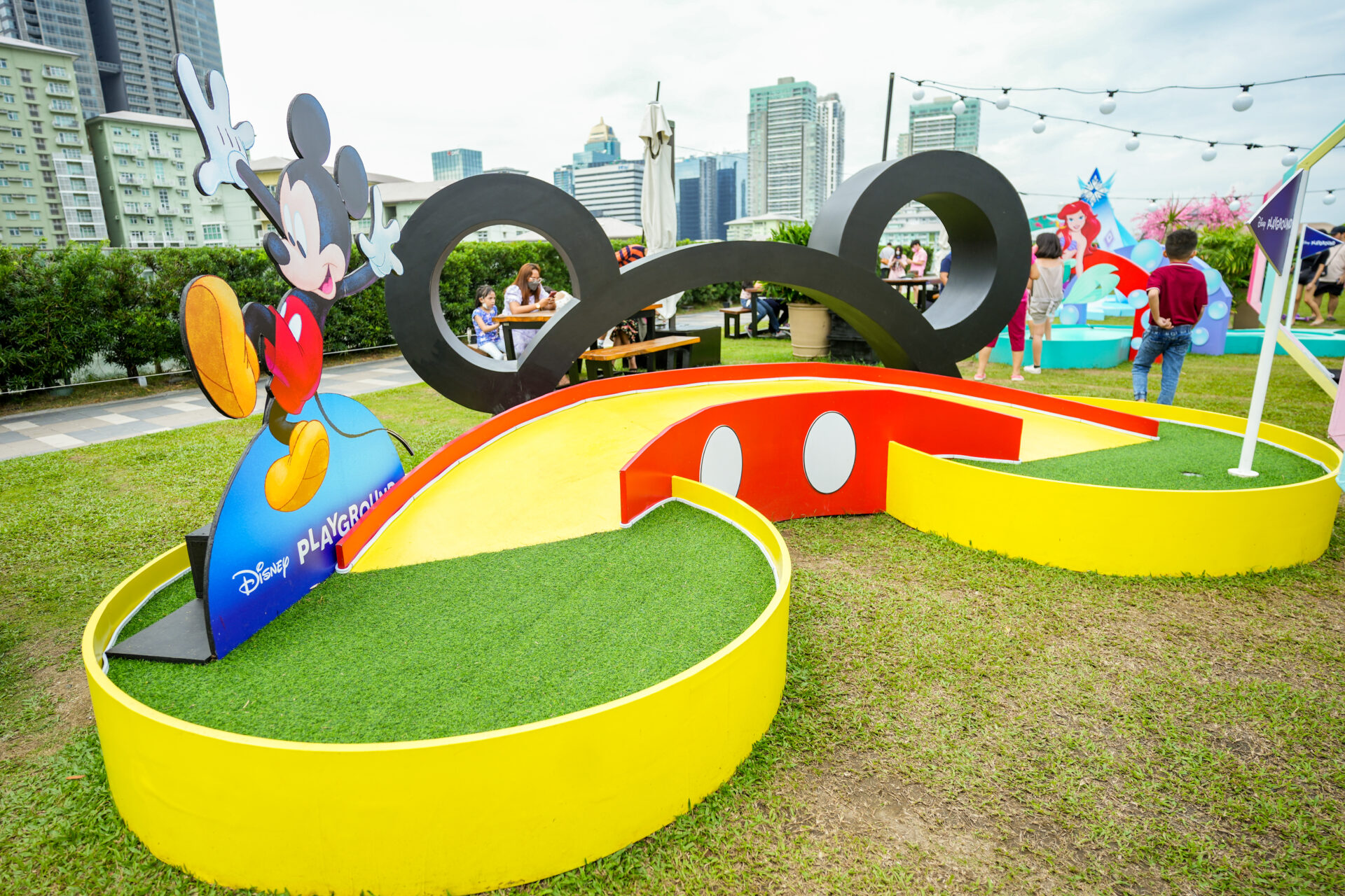 SM Aura Premier's Roof-deck welcomes a new limited-time Mini Golf ...