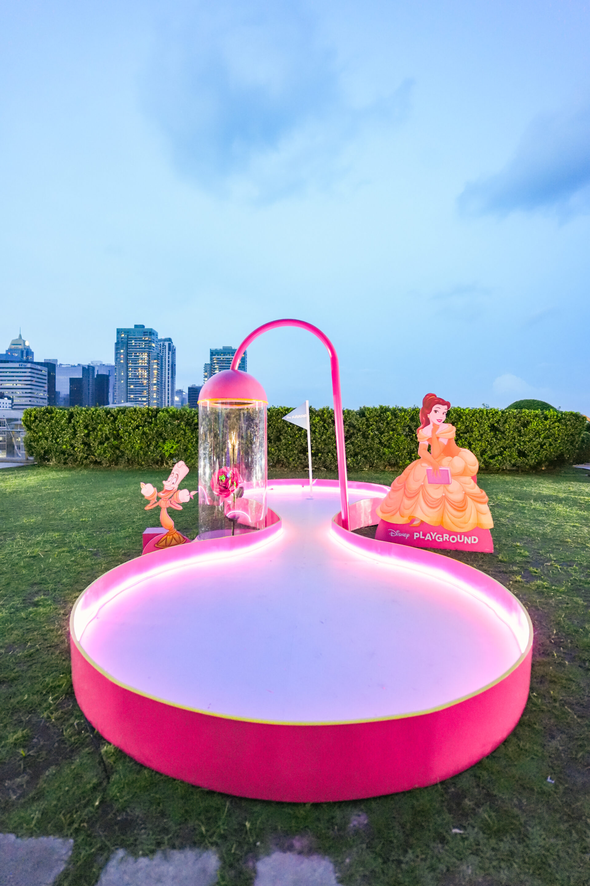 SM Aura Premier's Roof-deck welcomes a new limited-time Mini Golf ...