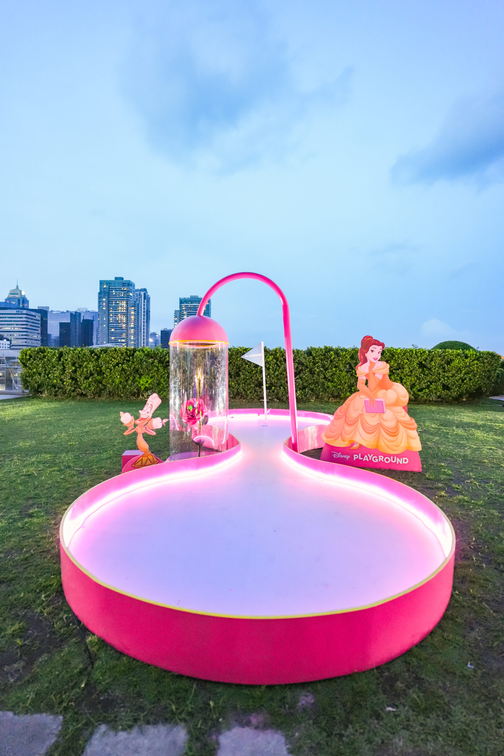 SM Aura Premier's Roof-deck welcomes a new limited-time Mini Golf ...
