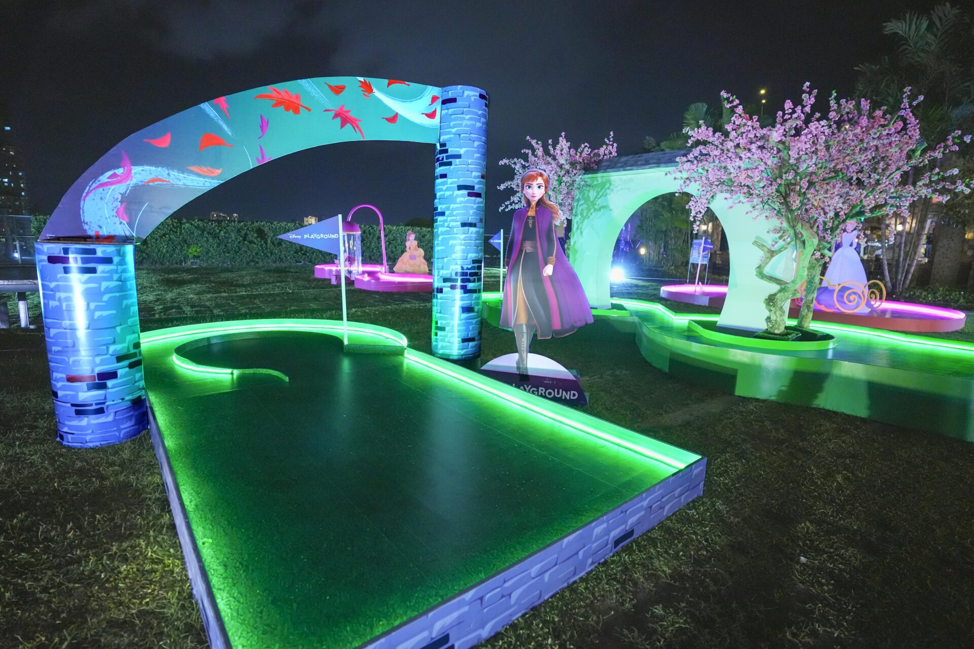 SM Aura Premier's Roof-deck welcomes a new limited-time Mini Golf ...