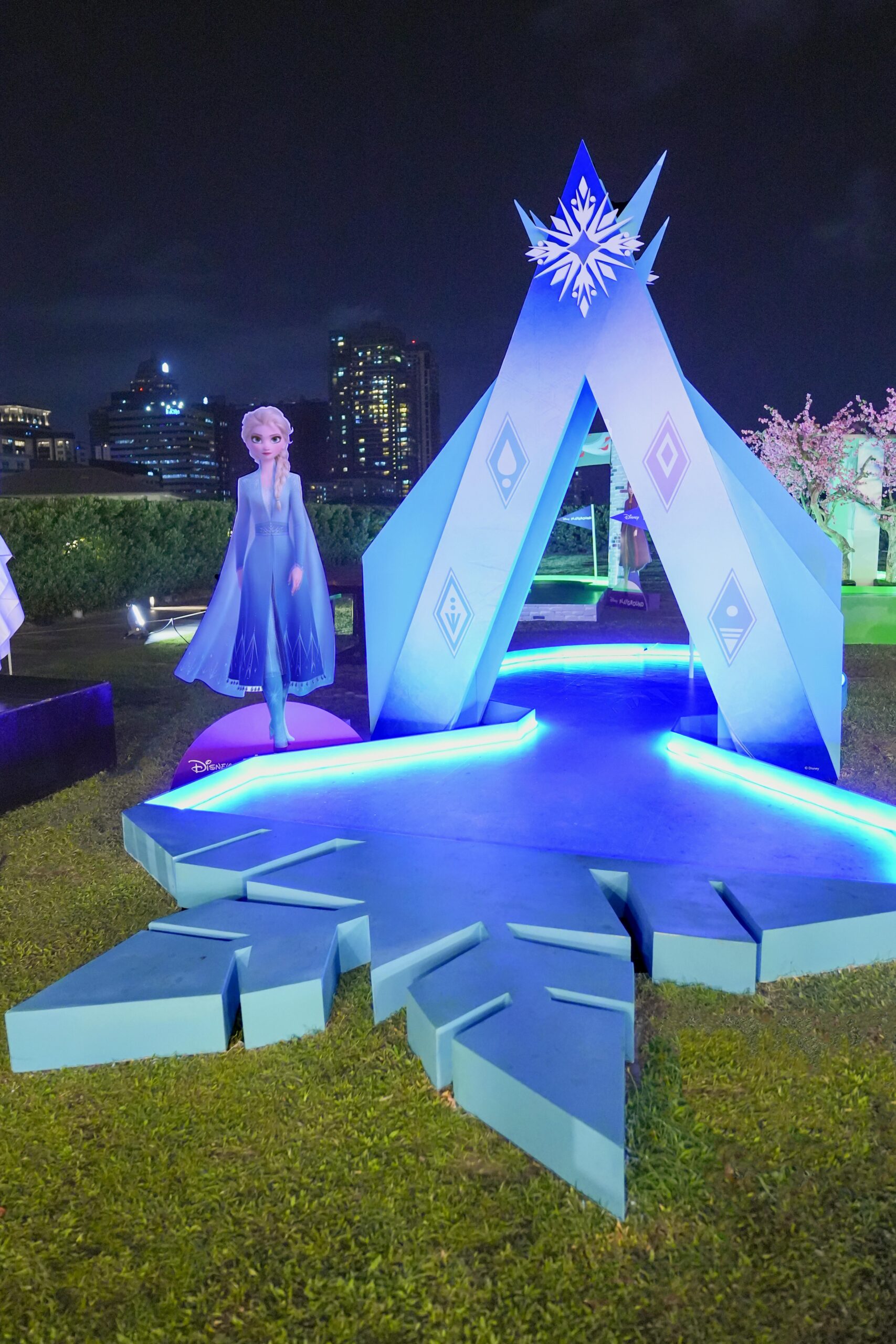 SM Aura Premier's Roof-deck welcomes a new limited-time Mini Golf ...