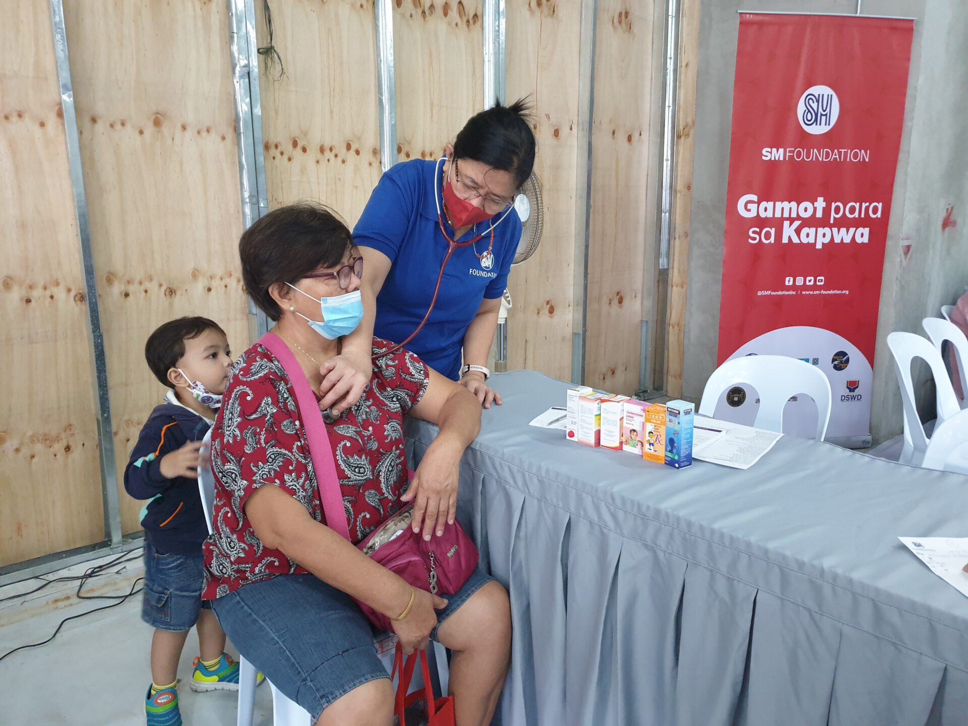 SM Foundation kicks off mall-based medical mission - Philippines Graphic
