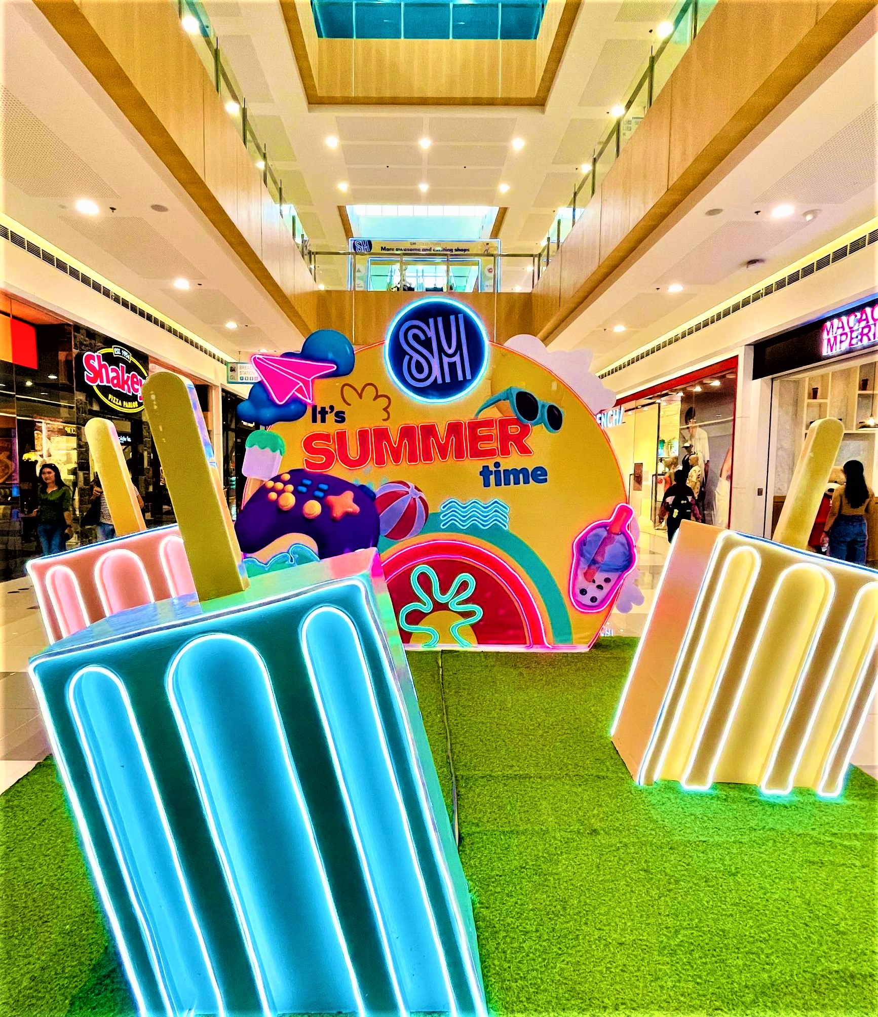 It’s Summertime at SM Supermalls - Philippines Graphic