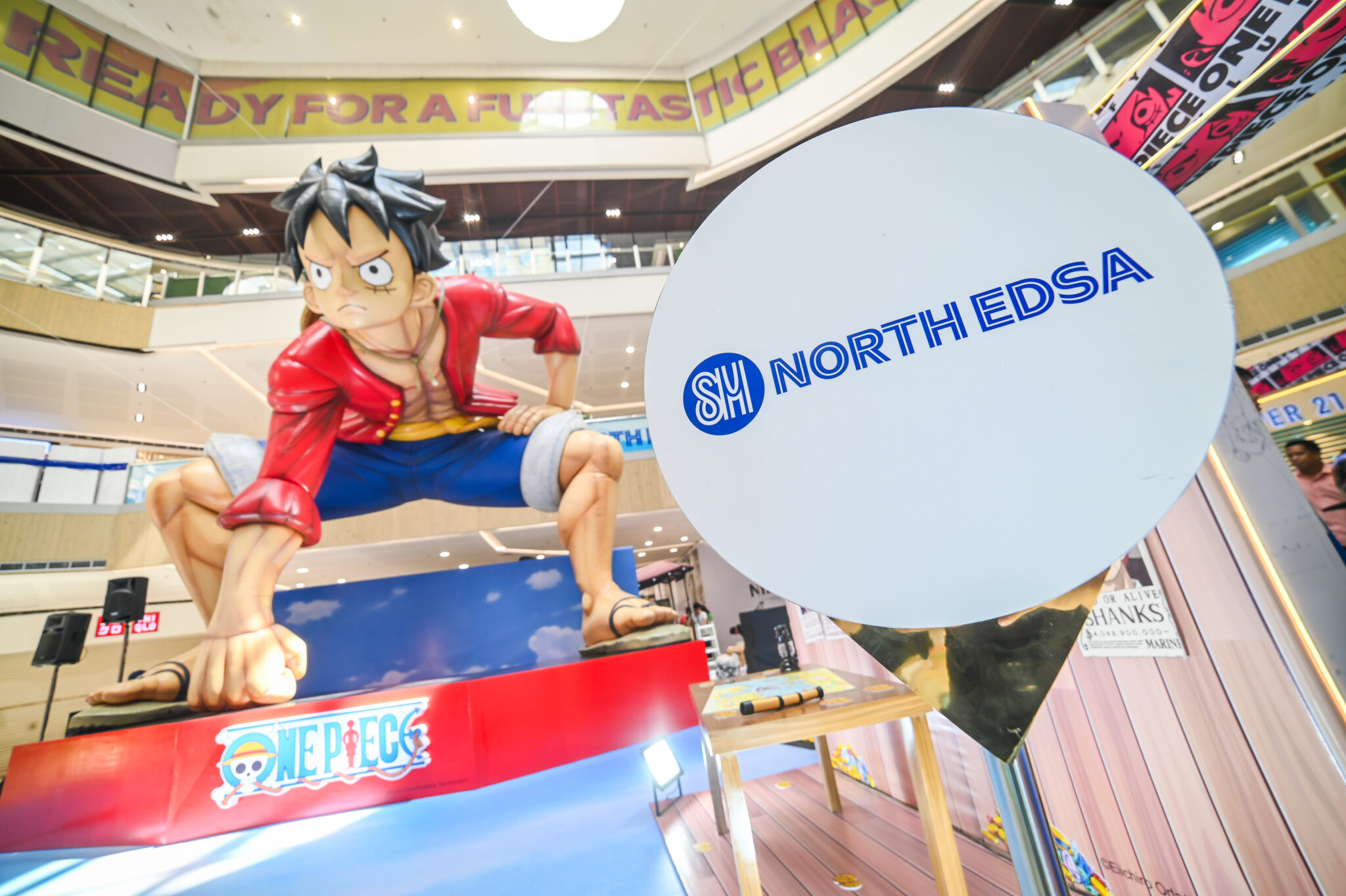 21-ft Tall Straw Hat Luffy sets sail to SM North EDSA for Animezing ...