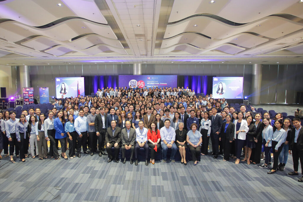 SM Foundation lauds 397 college scholar-graduates - Philippines Graphic