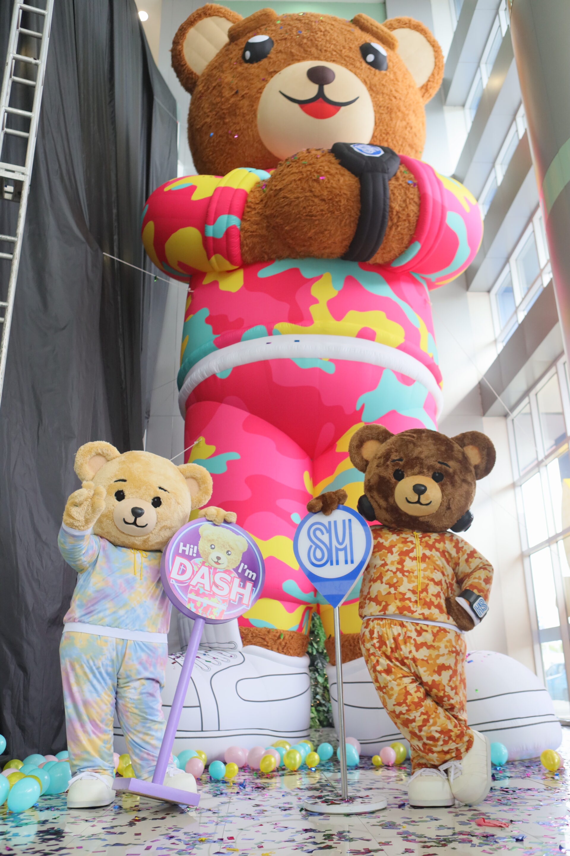 Largest indoor bear installation spotted at SM City Dasmarinas ...