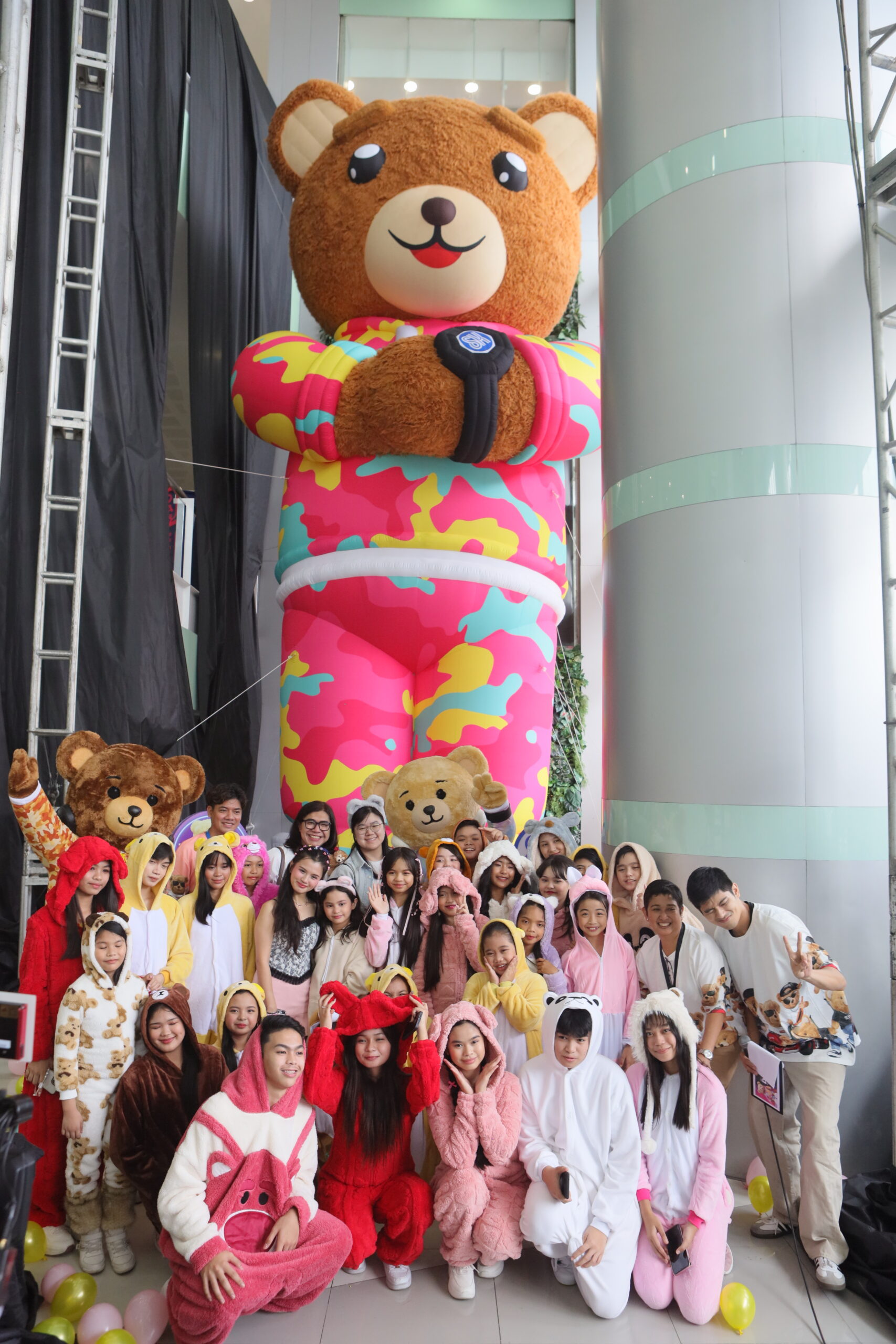 Largest indoor bear installation spotted at SM City Dasmarinas ...