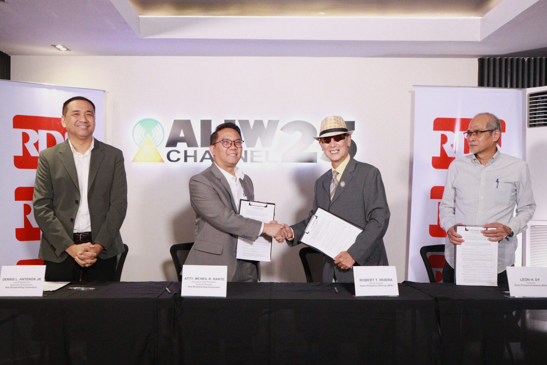 Aliw Broadcasting, RPN to air classic Filipino sitcoms 'John en Marsha ...