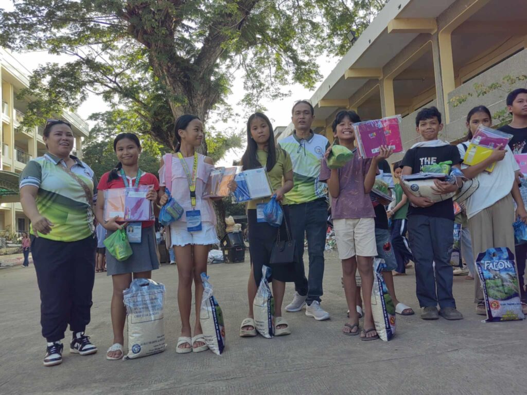 People of Davao sends help to victims of Typhoon Kristine in Bicol - Philippines Graphic