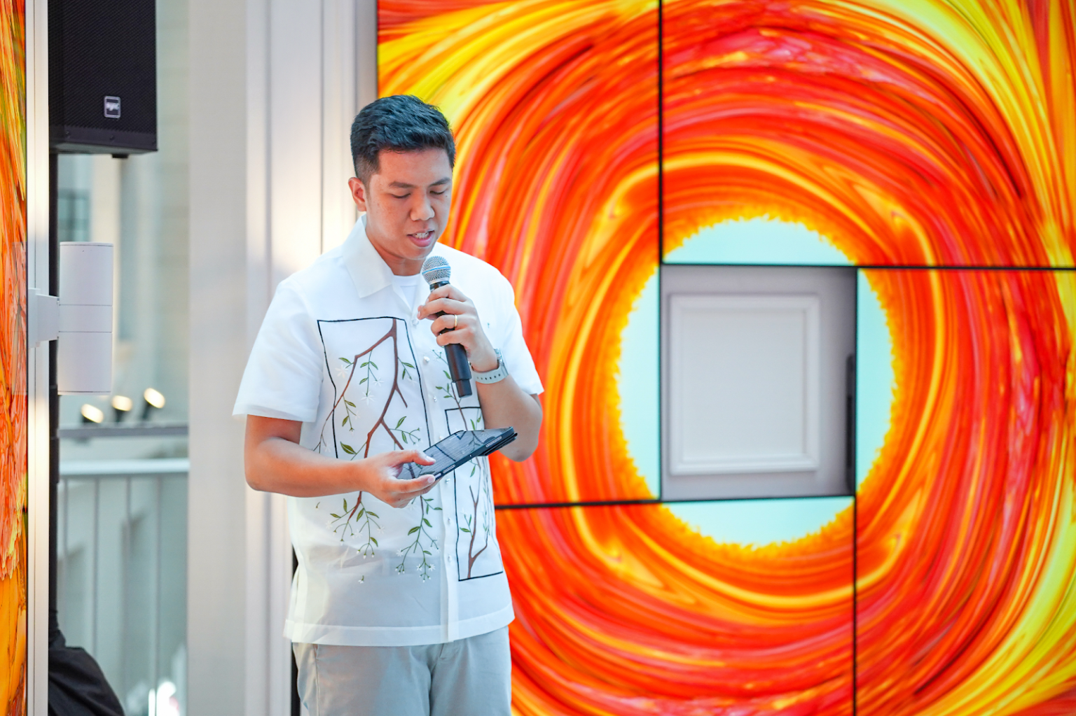 Celebrating 12 Years of OLED Excellence, LG Showcases “Fragments” by ...