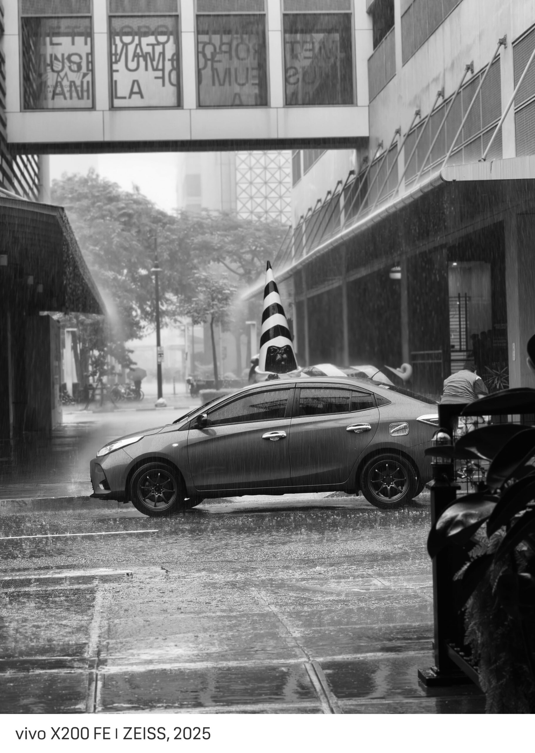 Street photography just got faster with vivo X200 FE - Philippines Graphic