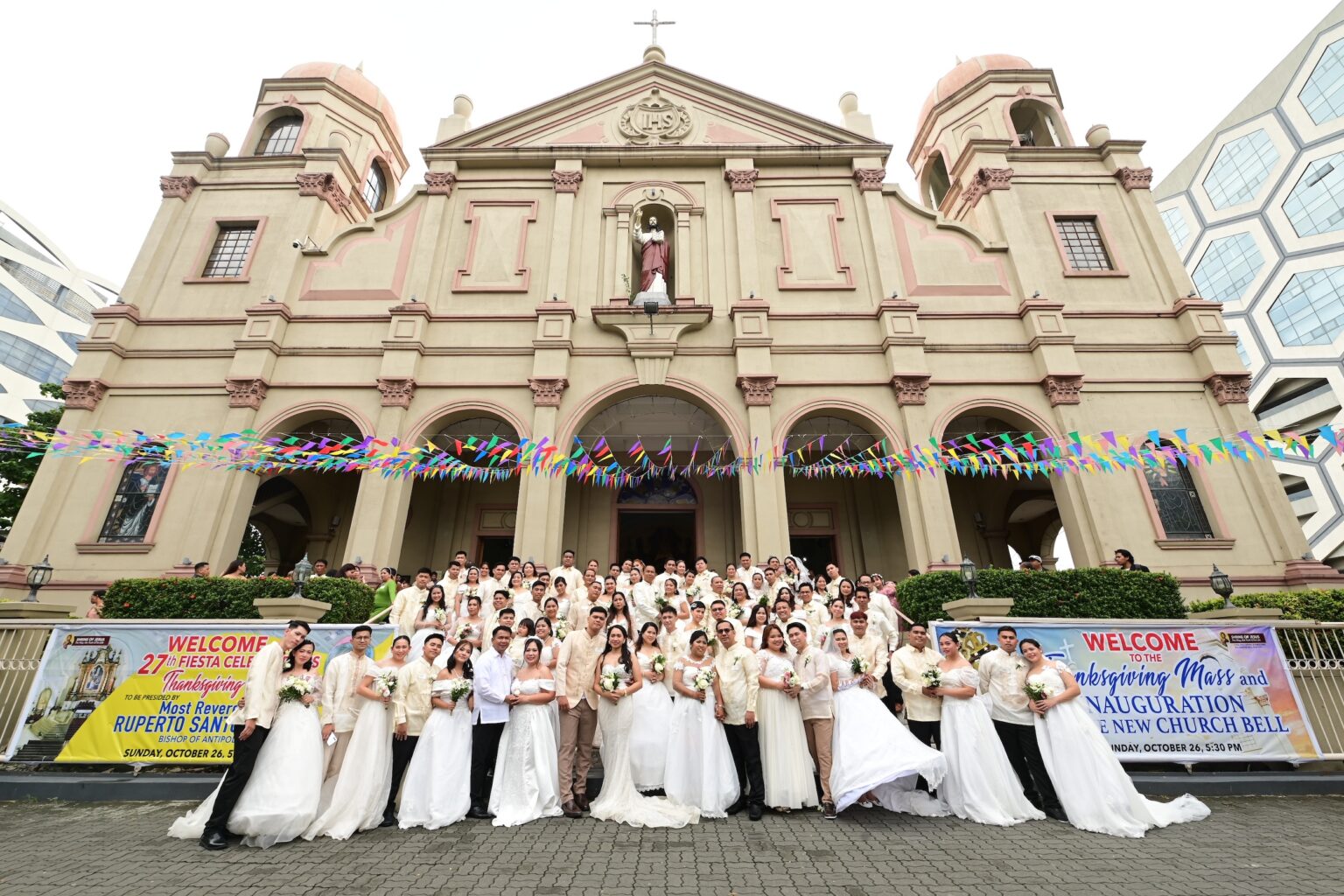 Faith, family at the heart of 10th Kasalan sa SM mass wedding - Philippines Graphic