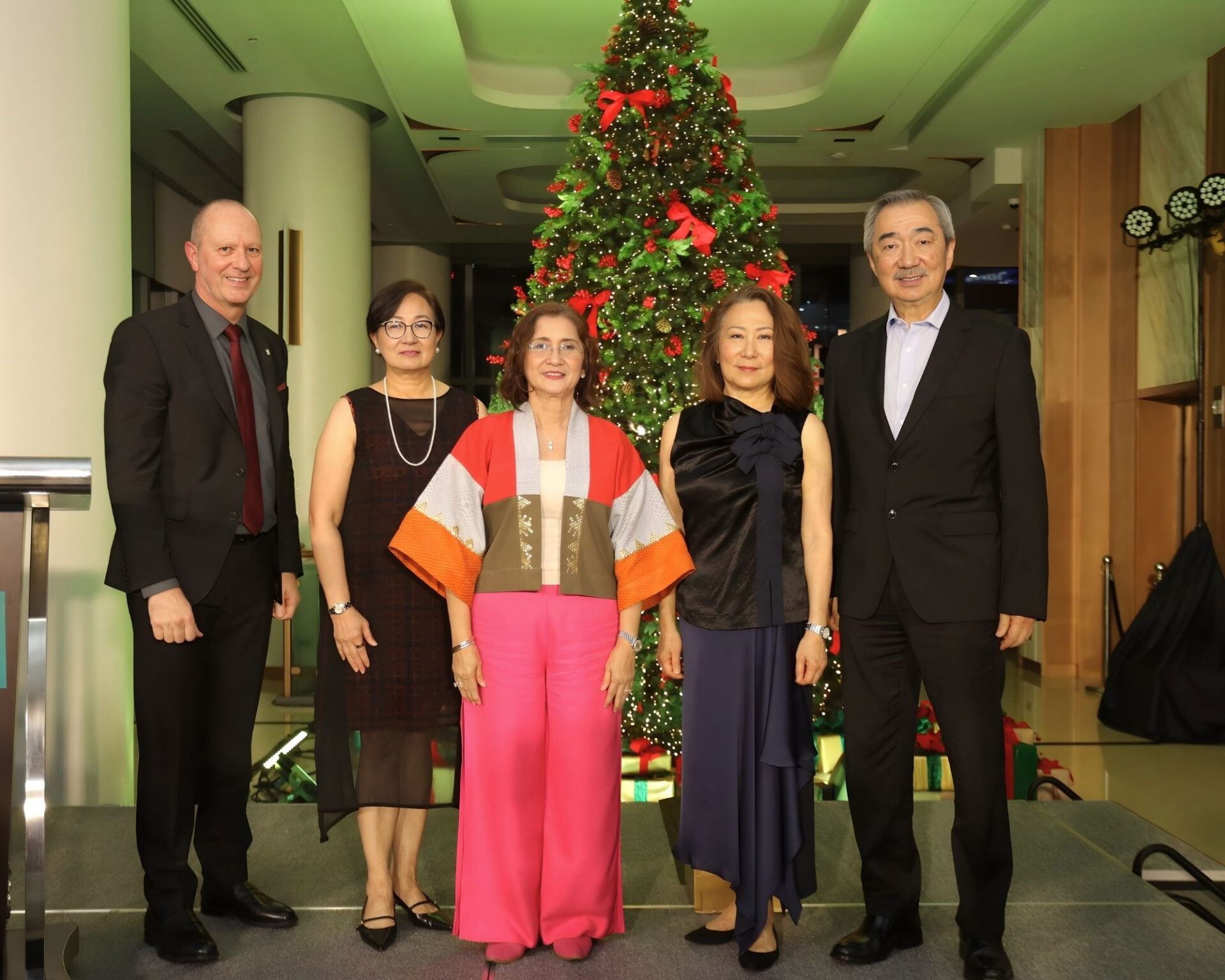 Lanson Place Mall of Asia, Manila Illuminates the Holidays with “Season ...